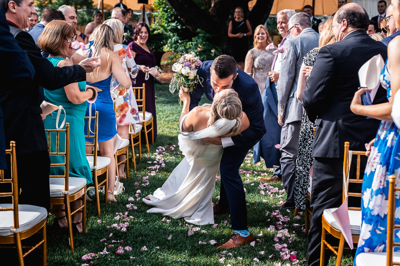 5 Expert Tips to Master the Mid-Aisle Dip Kiss for Picture-Perfect ...