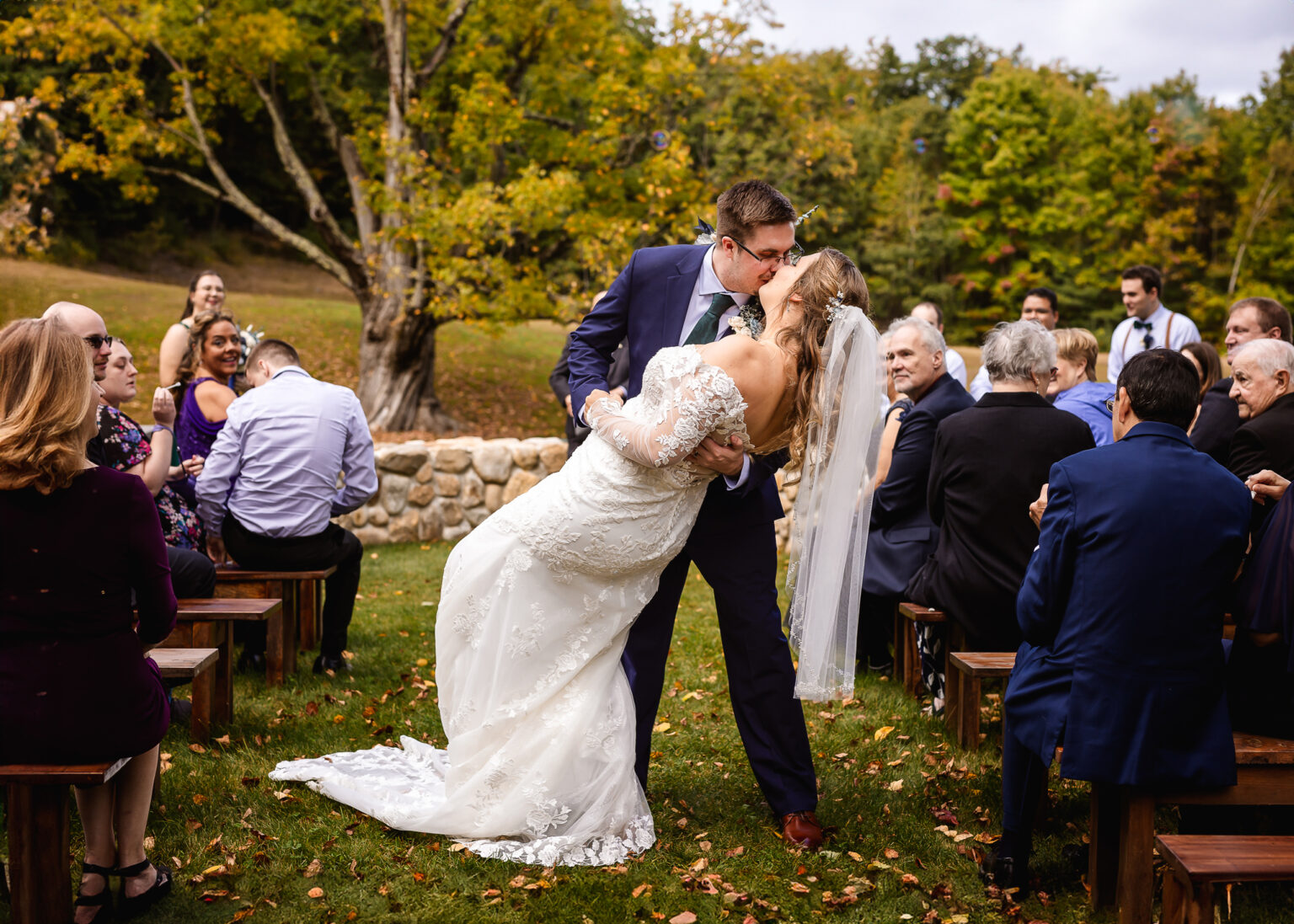 5 Expert Tips to Master the Mid-Aisle Dip Kiss for Picture-Perfect ...