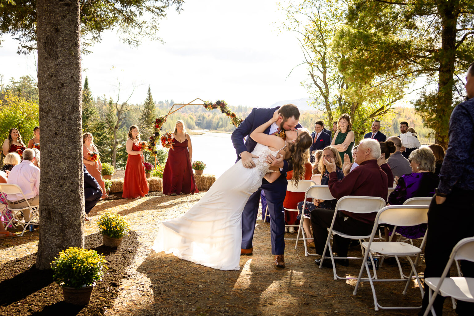 5 Expert Tips to Master the Mid-Aisle Dip Kiss for Picture-Perfect ...