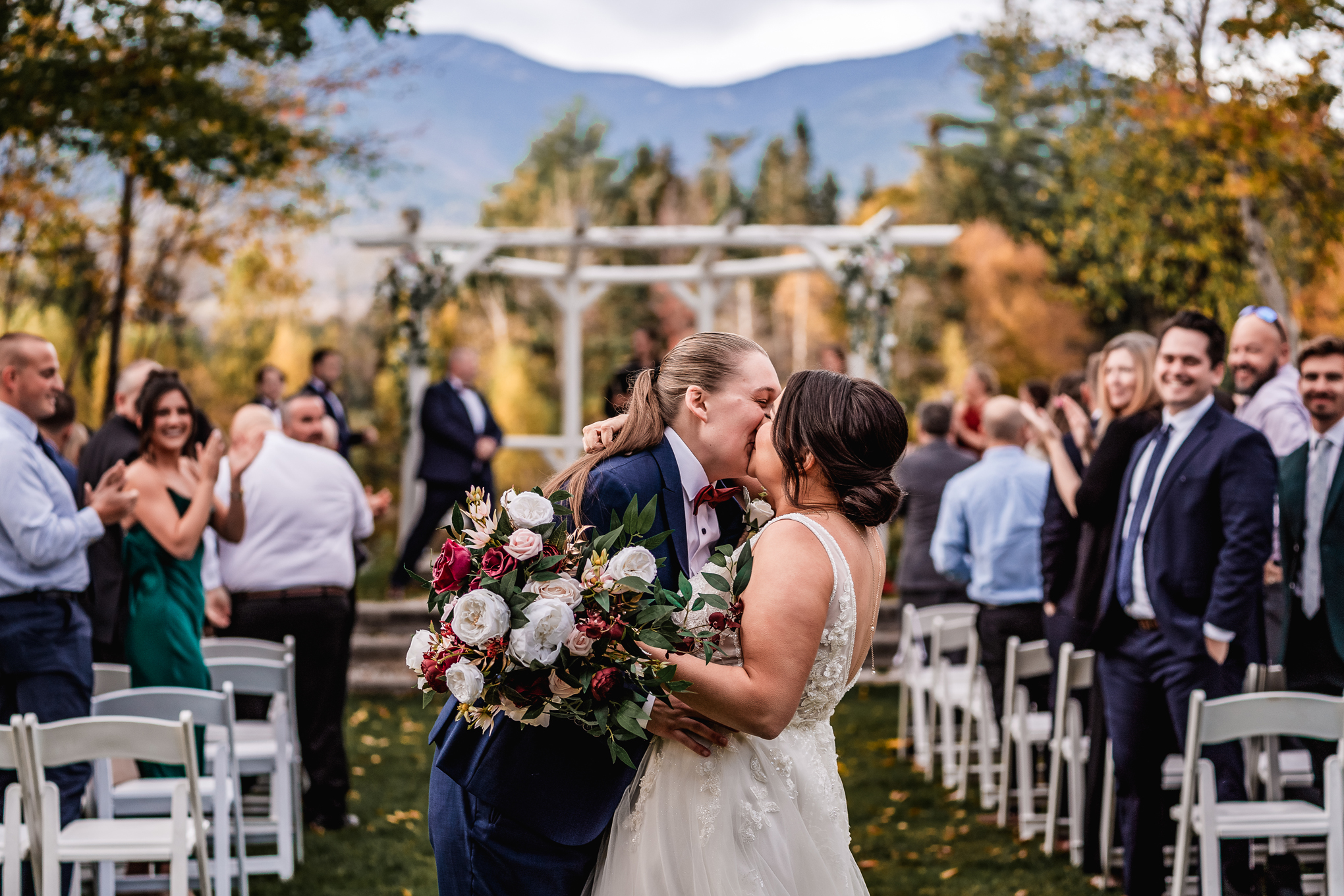 5 Expert Tips to Master the Mid-Aisle Dip Kiss for Picture-Perfect ...