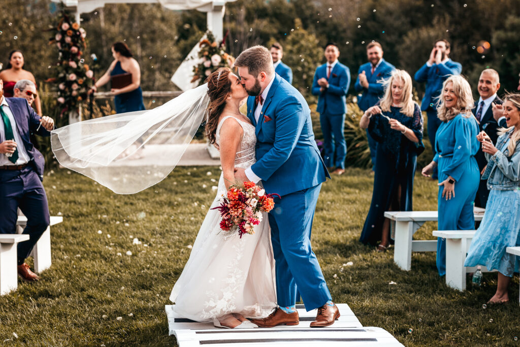 5 Expert Tips to Master the Mid-Aisle Dip Kiss for Picture-Perfect ...